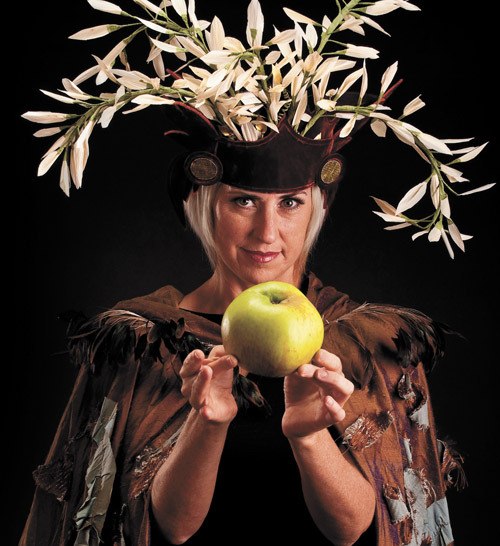 Unique performer widens her audience | Vashon-Maury Island Beachcomber