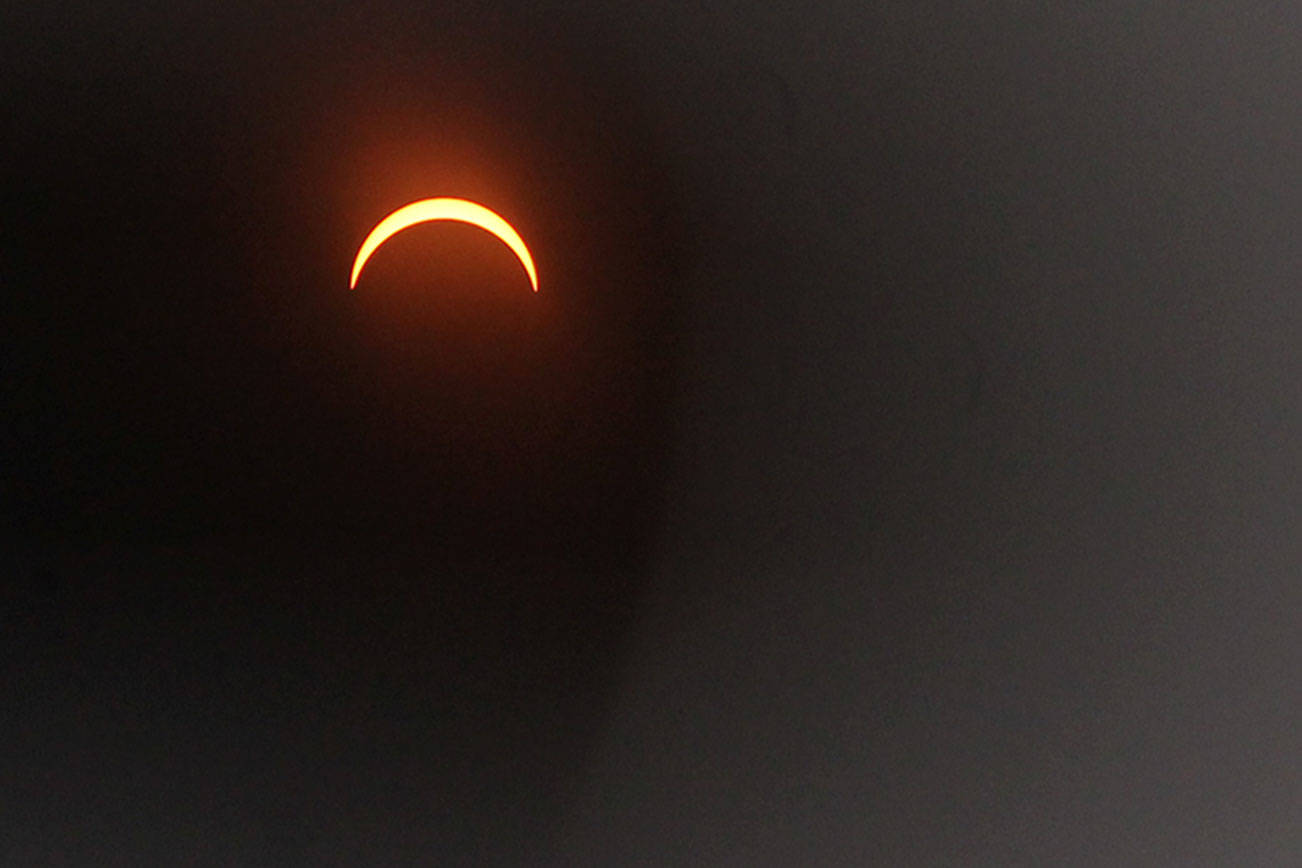 Islanders gather to watch eclipse | Vashon-Maury Island Beachcomber