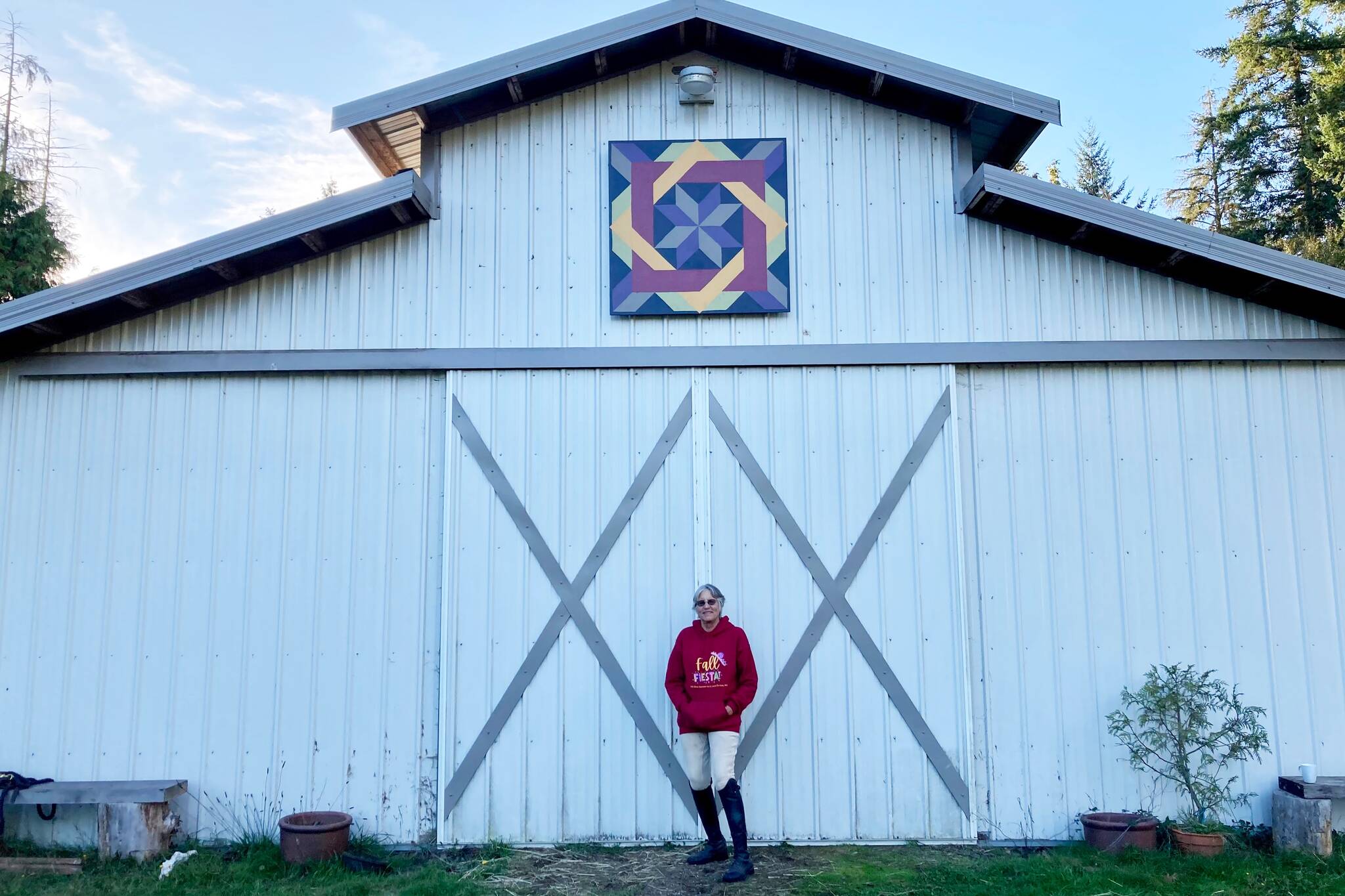 Islander revives vibrant folk art form on local barns | Vashon-Maury ...