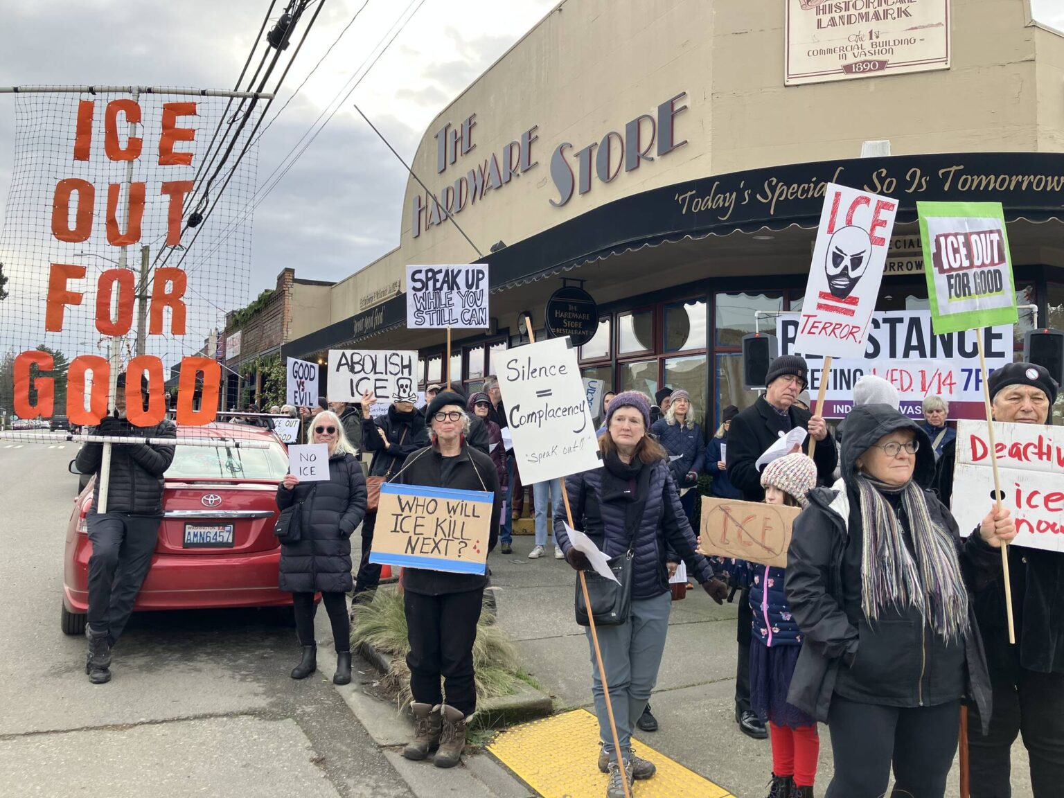 Protesters filled Vashon town again last weekend | Vashon-Maury Island ...