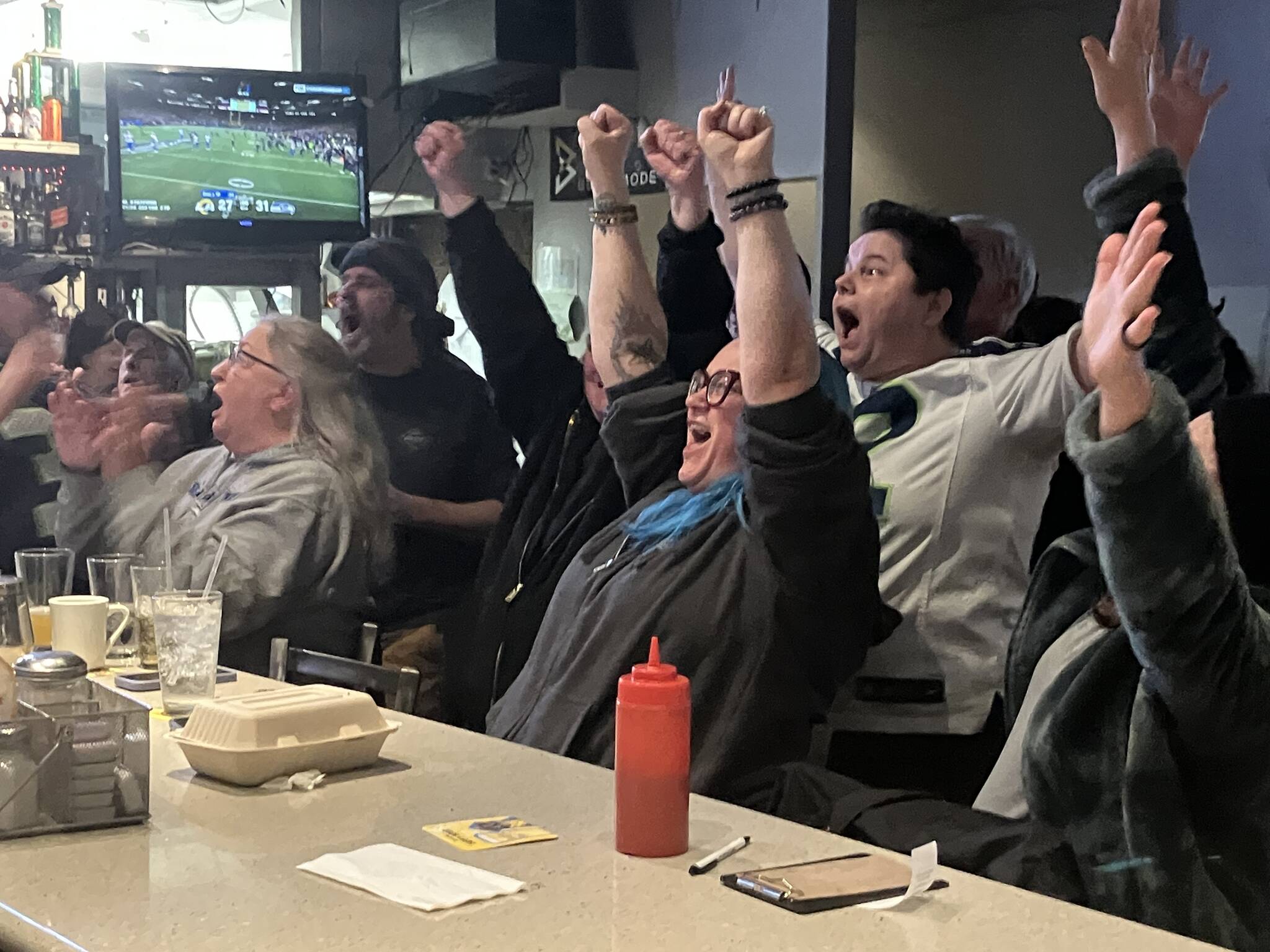 Islanders cheer as Seahawks clinch Super Bowl slot | Vashon-Maury ...