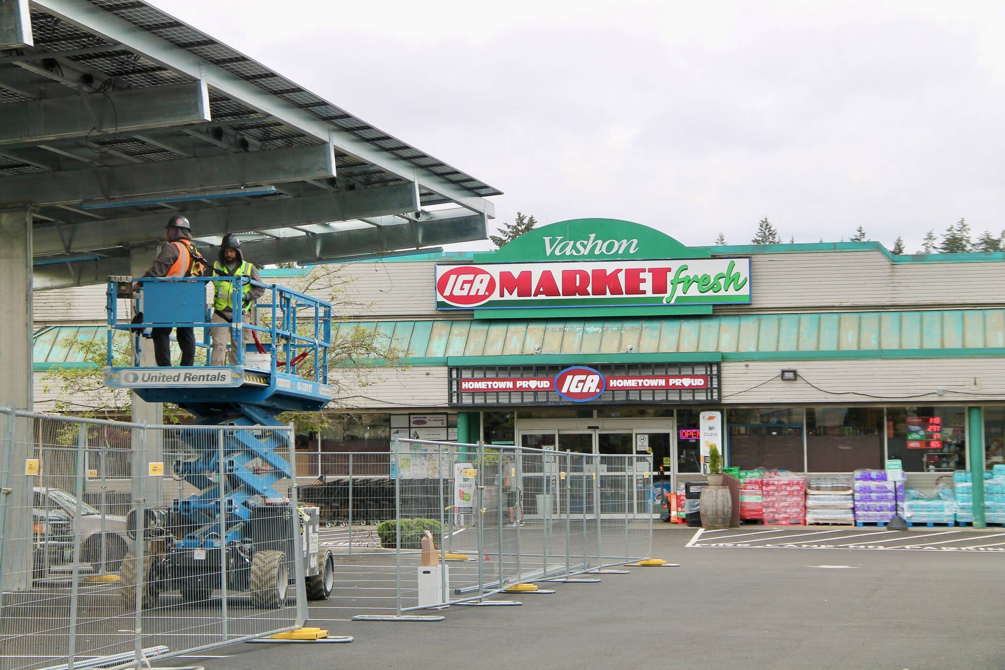 Solar power rises at Vashon Market Plaza | Vashon-Maury Island Beachcomber